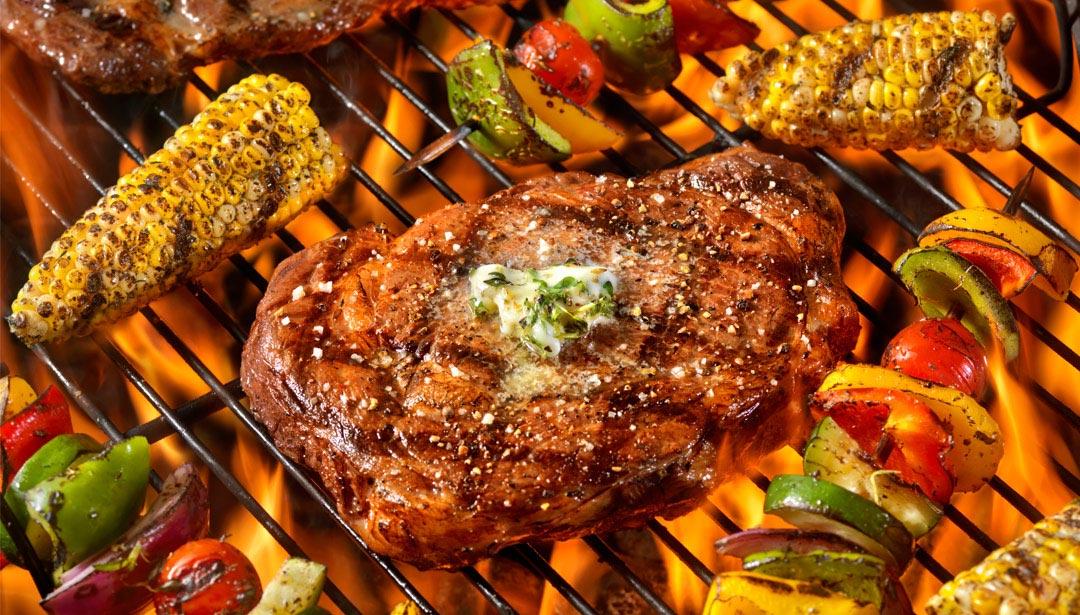 All das schmeckt vom Grill besonders lecker – Reader's Digest